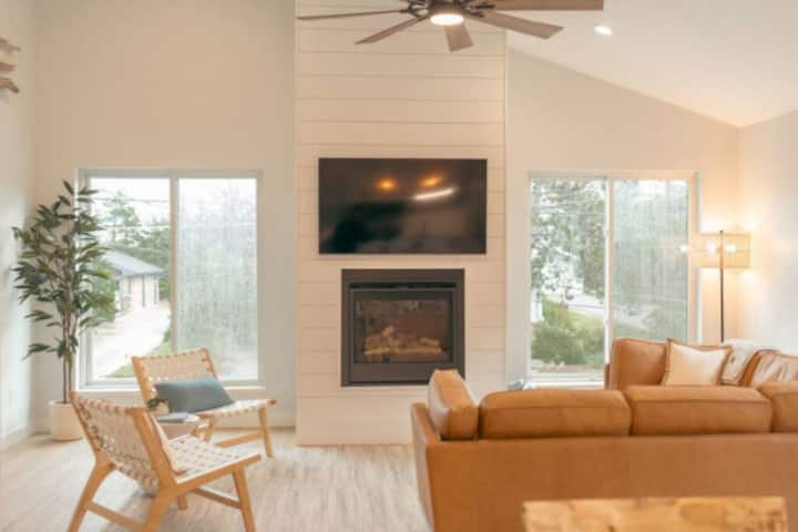 Park Point Scandinavian Home, Heirloom Vacations - Duluth, MN
