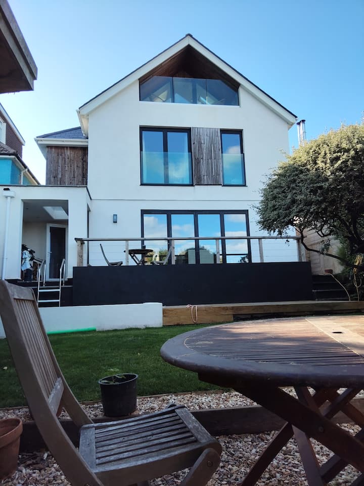 Stunning Coastal Family Home Close To The Beach - Bournemouth