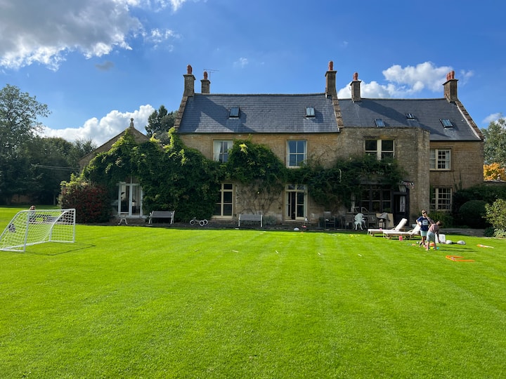 Large Somerset Country House, Sleeps 15! - Devon