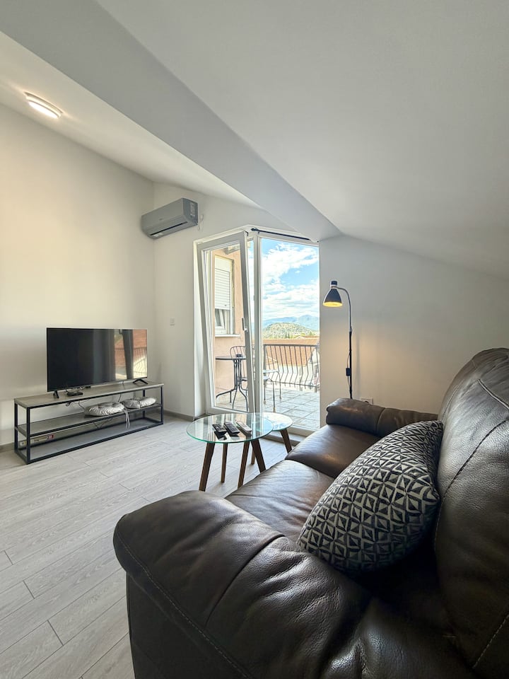 1-bedroom Apartment With Mountain View - Podgorica