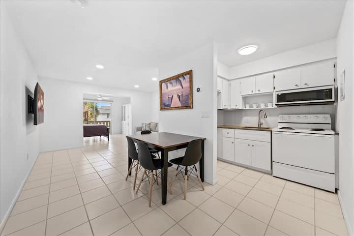 The Mel Bee Paradise Condo - Melbourne, FL