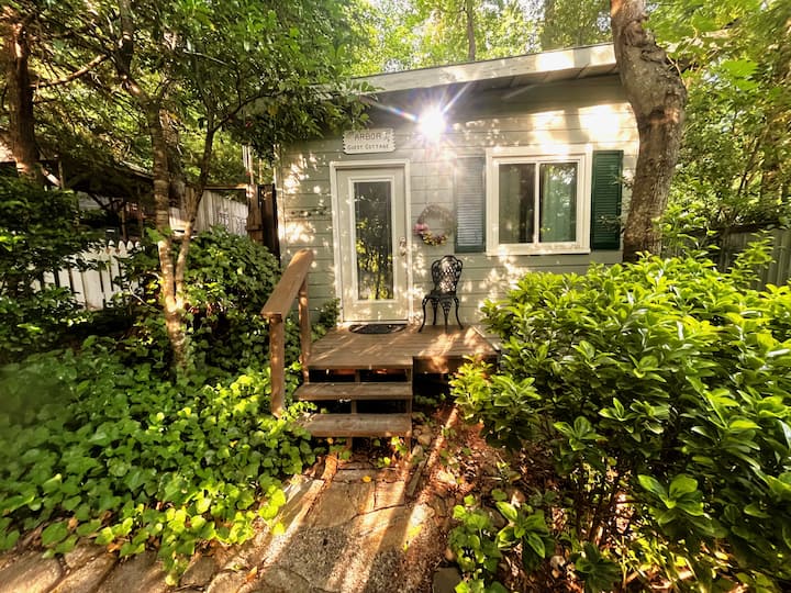Arbors Cabins Guest Cottage • Pets Welcome - Lake Lure, NC