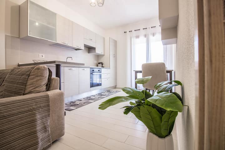 Cozy Apartment With Terrace - Olbia