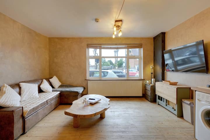 Charming Burnt Oak Retreat - Edgware