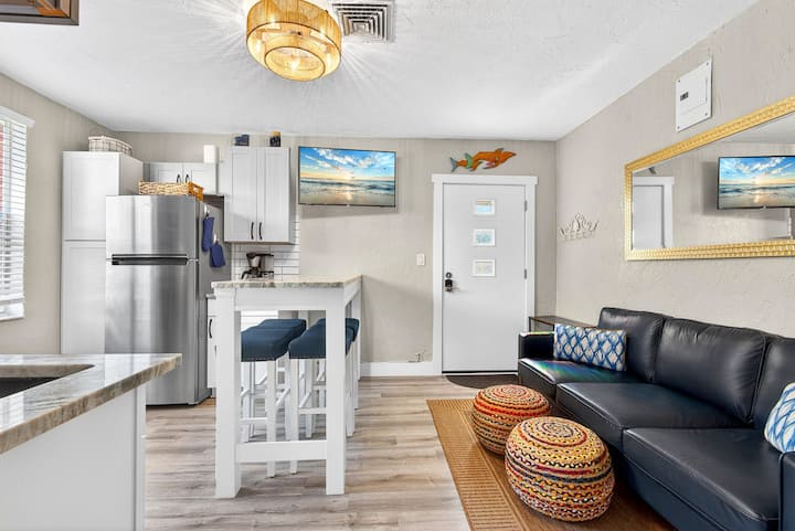 Direct Gulf Front – Venice Villas Coastal Chic - Venice Beach, FL