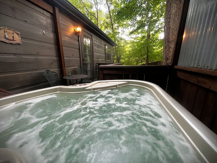 Arbors Log Cabin • Pet Friendly • Kitchen! - Chimney Rock, NC
