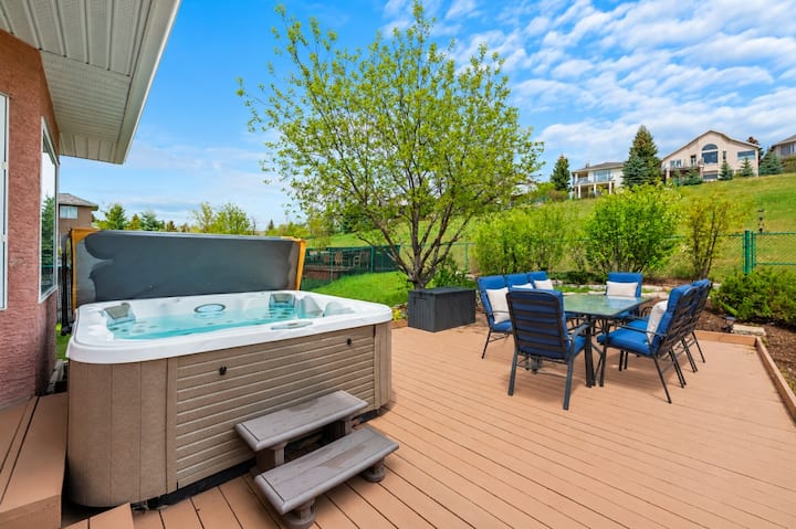 Eagle's Nest | Hot Tub | Foosball | Yard | Pets Ok - Cochrane