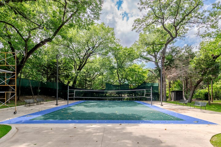 Private 2-acre Estate |Pool &Nature Luxury Retreat - Allen, TX