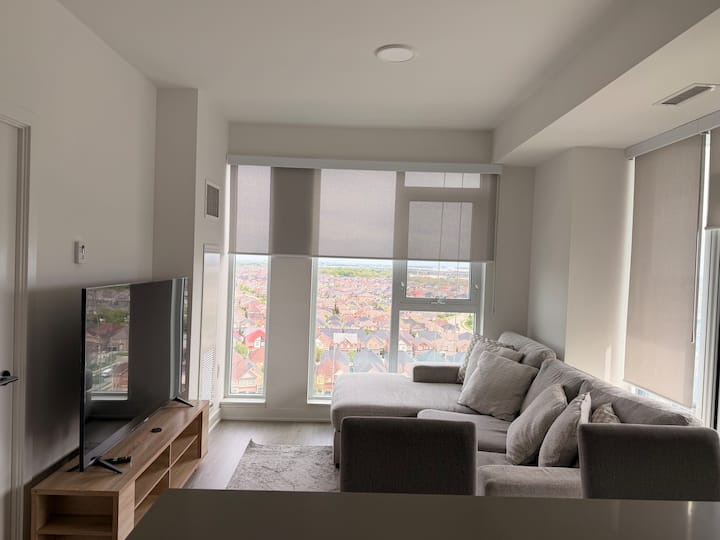 Luxury 2br Condo Steps To Go Station - Brampton