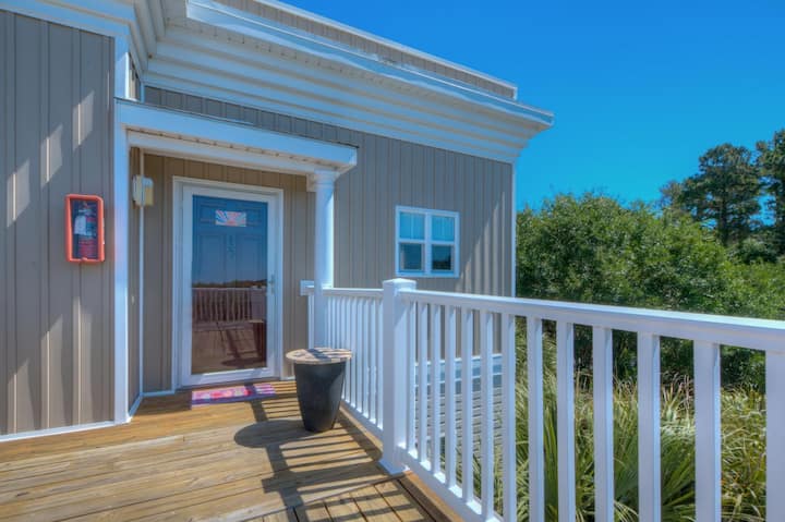 A Sunrise Villa: Cozy Southport Condo! - Oak Island, NC