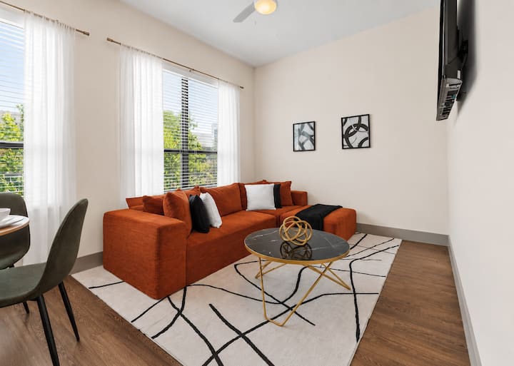 Elegant Georgetown Escape With Pool - Georgetown, TX
