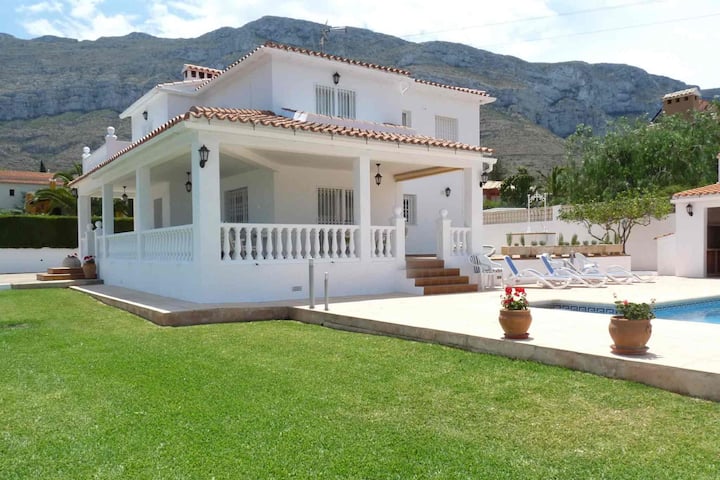 Villa Blanca Avec Piscine Et Jardin Privé à Dénia - Denia