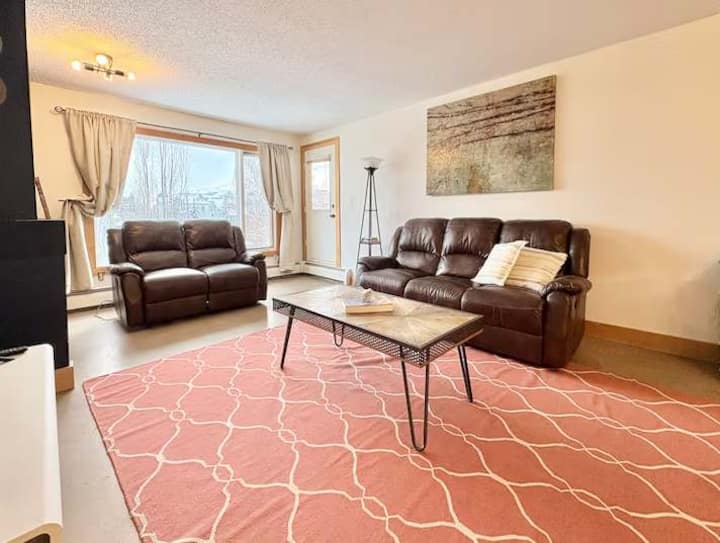Charming 2br Apartment – In The Heart Of Bankview - Calgary