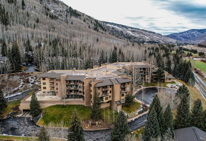 Modern Vail Condo Near Vail Village + Hot Tub - Vail, CO