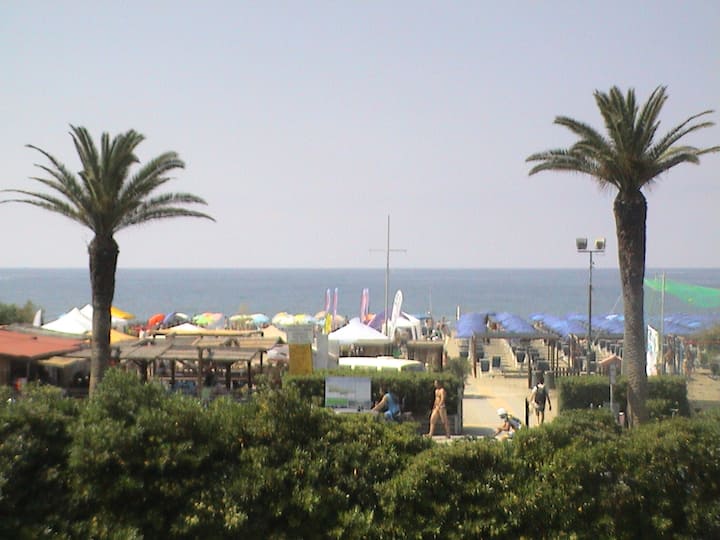 Vista Mare - 90m Dalla Spiaggia - Carrara