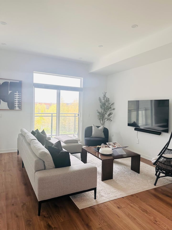 Modern Luxury Townhome In Oakville - Burlington