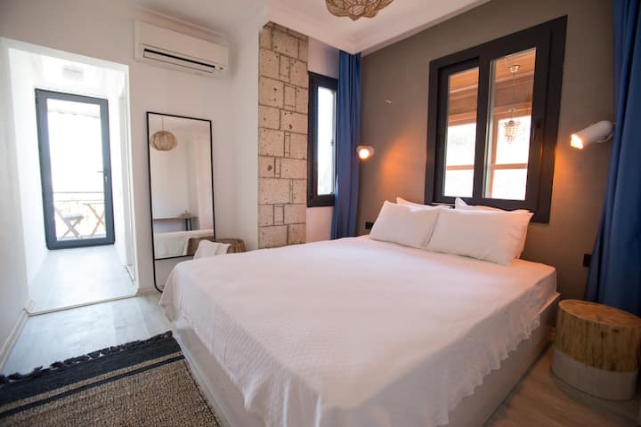 Sıcak Havuzlu Otel Odası - Alaçatı
