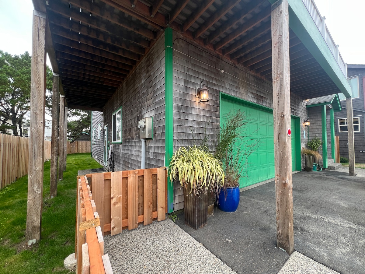 Pelican House | Spacious Beach Retreat Just Steps in Seaside, Oregon ...