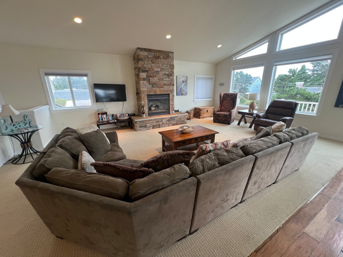 Pelican House | Spacious Beach Retreat Just Steps in Seaside, Oregon ...