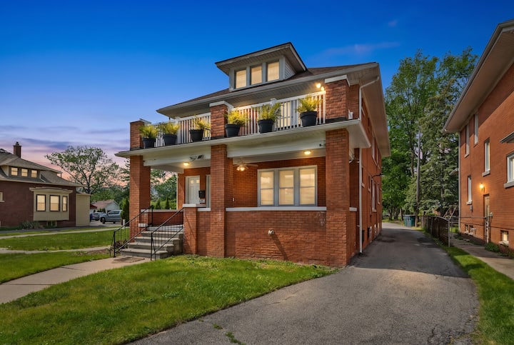 2 Br | Fully Equipped Home In Dearborn - Dearborn, MI