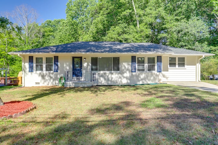 Pet-friendly Gwinnett County Home Near Lake Lanier - Suwanee, GA