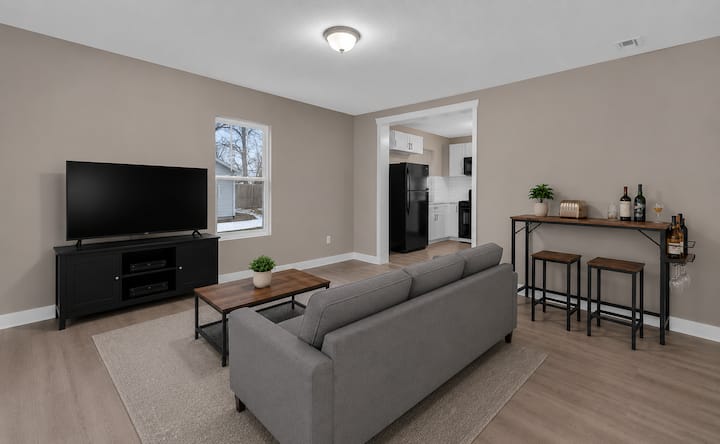 Cozy 2 Bedroom, Full House, Close To Stadium - Independence, MO