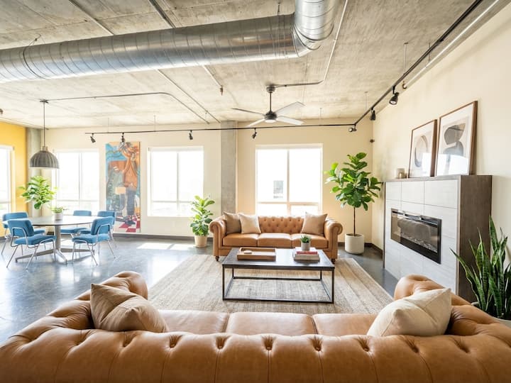 Industrial Loft · Walk To Westport · Sleeps 6 - Kansas City, KS