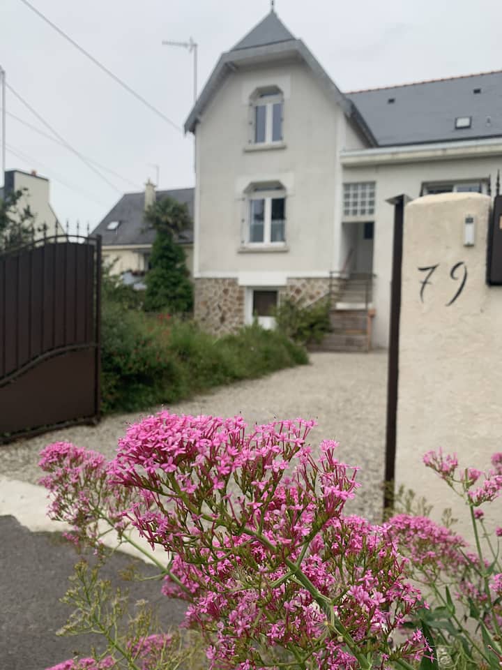 Maison De Caractère Au Sein D'un Quartier Calme - Larmor-Plage