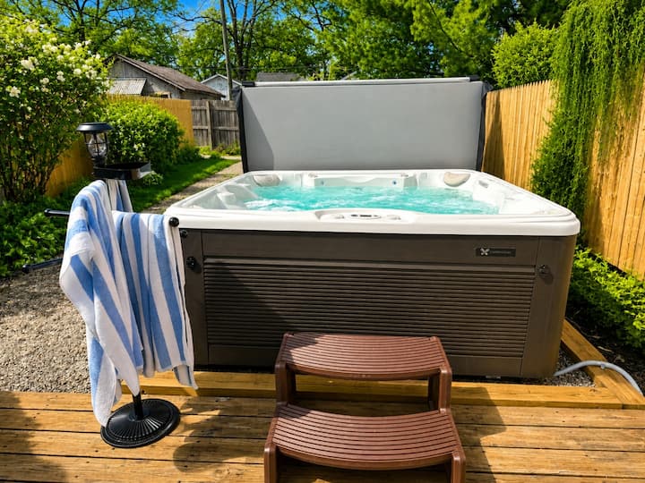 Astra Cottage|hot Tub 2br Near Downtown&tart Trail - Traverse City
