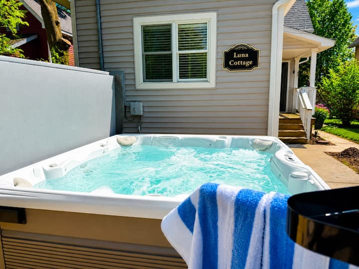 Luna Cottage |Hot Tub|3br Downtown| Grill & Garage - 트래버스시티