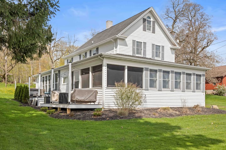 Porchside & Sunrise | Hot Tub & Cayuga Lake Views - Seneca Falls, NY
