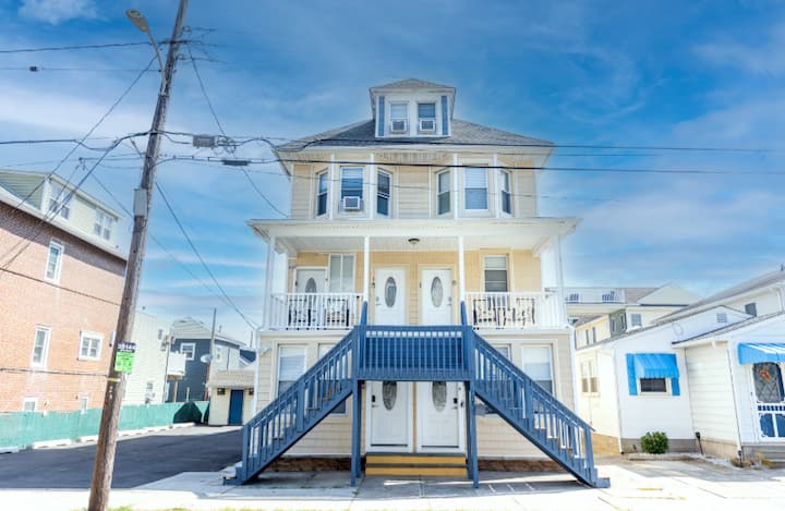 Modern 2br Near Beach | Full Kitchen & Parking - Wildwood, NJ