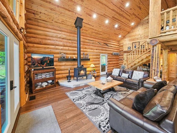 Spacious Country Escape | Fire Pit + Large Yard - Donnelly, ID