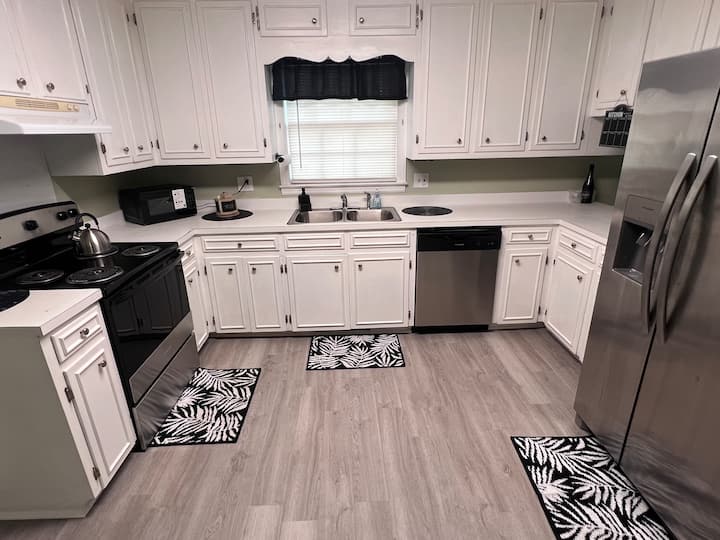 A Family Retreat - Home Away From Home - Albany, GA