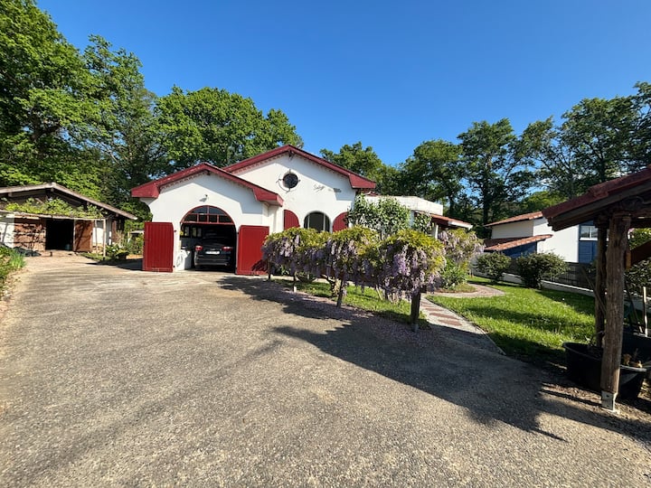Belle Maison Familiale Idéalement Située - Espelette