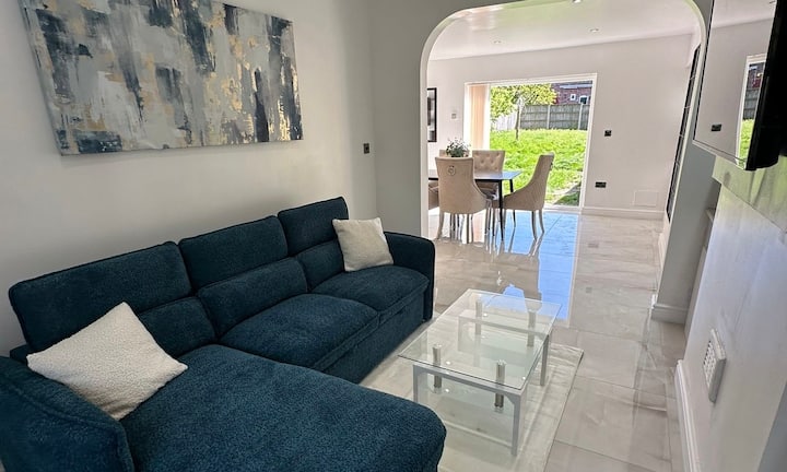 Modern 3 Bedroom Stay -
Manchester. - Oldham