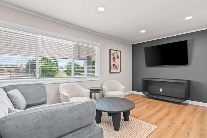 Newly Renovated Unit In Central Spfld! #301 - Springfield, IL