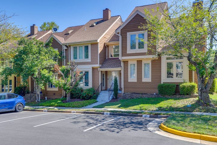 Spacious 4 Bed Herndon Home Near Airport & Metro - 赫恩登