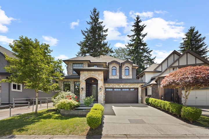 Cozy Family In Grandview | Quiet & Convenient - Langley