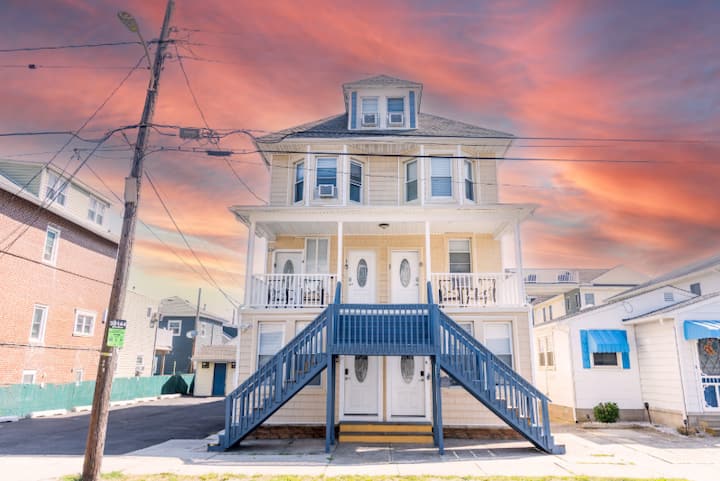 Modern 2br Apt With Covered Balcony/steps To Beach - Wildwood, NJ