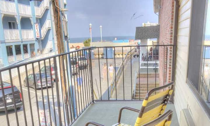 Downtown Efficiencies. Beach, Shops, Bike Rental. - Ocean City, MD