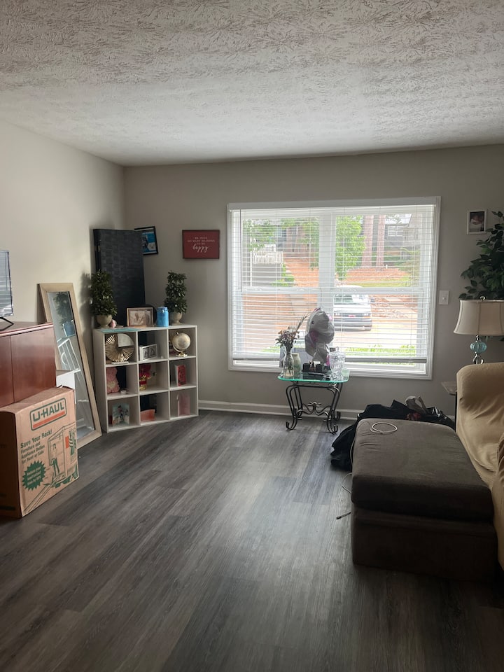Welcome To My Cute, Comfy, Cozy Pad - Marietta, GA