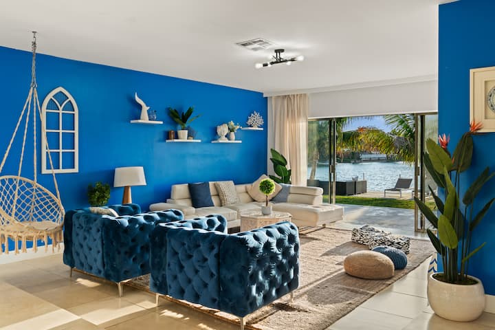 Canal-front Retreat · Highland Lakes · Park Nearby - Hallandale Beach, FL