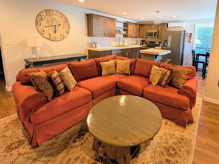 Patio Beach Retreat · Walk To Lake Chelan - Chelan, WA