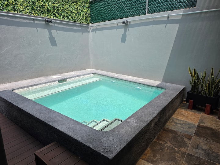 Casa Amplia Con Mini Alberca Climatizada, Zapopan - Zapopan