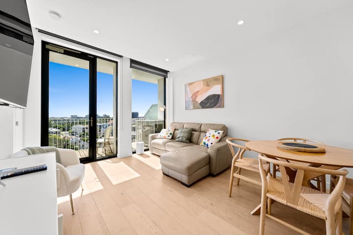 Johnson - Modern Brisbanecity-fringe Apt W Parking - Milton