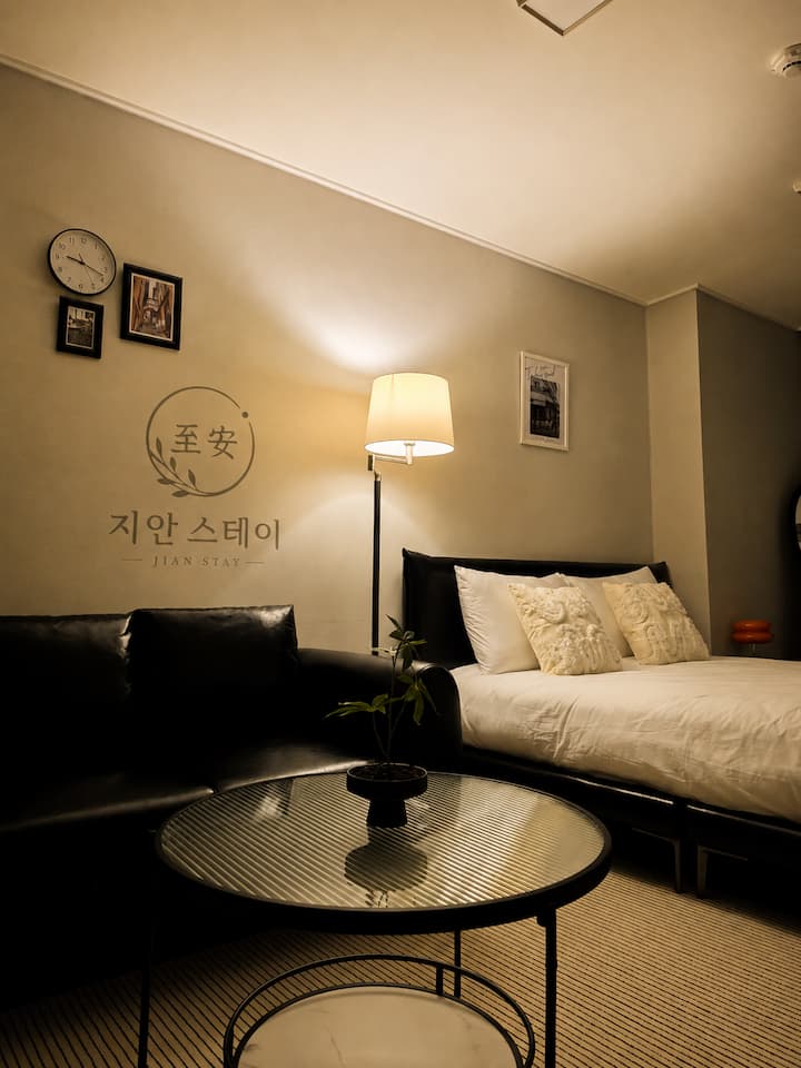 #조용한끝집#무료얼리체크인/레이트체크아웃#인천공항인근#비지니스#달빛공원앞#오션뷰#블랙감성 - Incheon