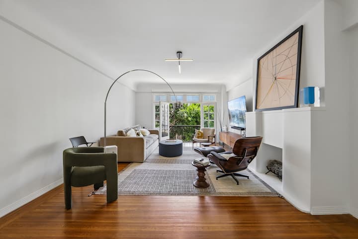 Classic Powell Street Mid-century Modern Getaway - San Francisco, CA