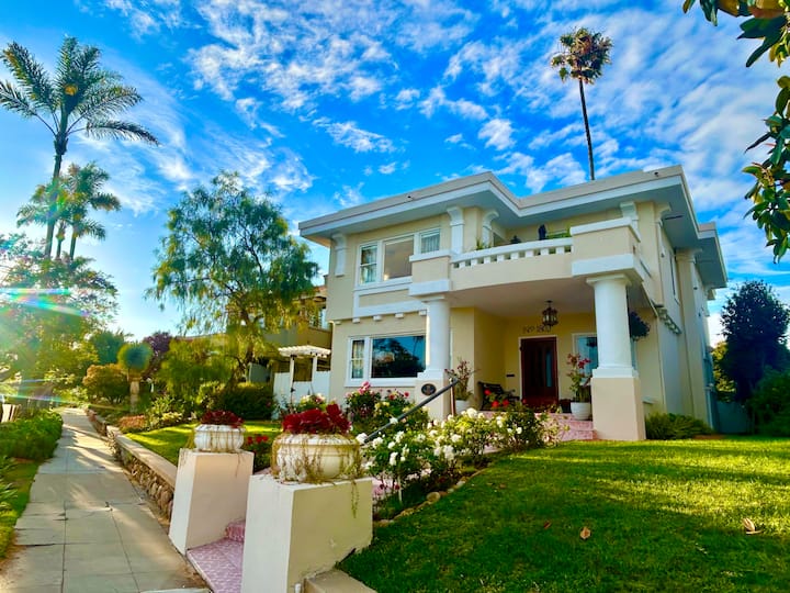Central And Serene 1918 Historic Manor - San Diego, CA
