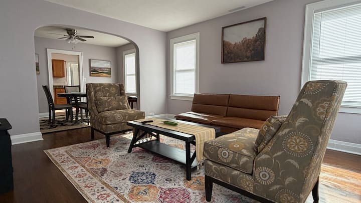 Modern Renovated Home Near Six Flags & Naval Base - Waukegan, IL